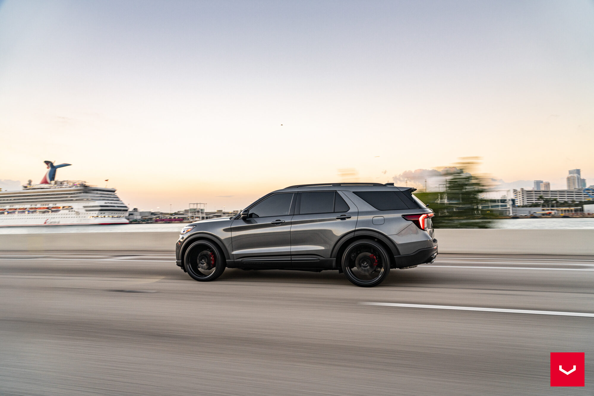 Ford Explorer ST - HFX Series: HFX-4 (5-Lug) - Vossen Wheels