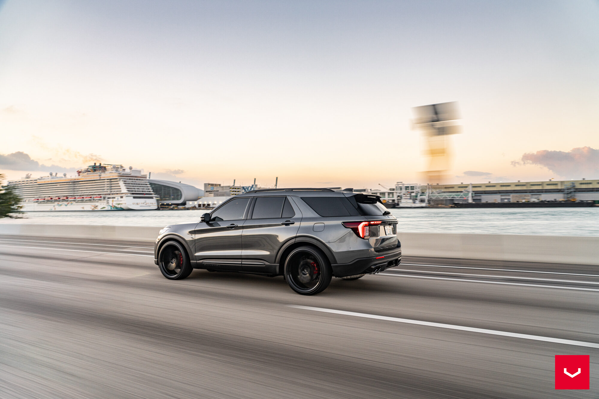 Ford Explorer ST - HFX Series: HFX-4 (5-Lug) - Vossen Wheels