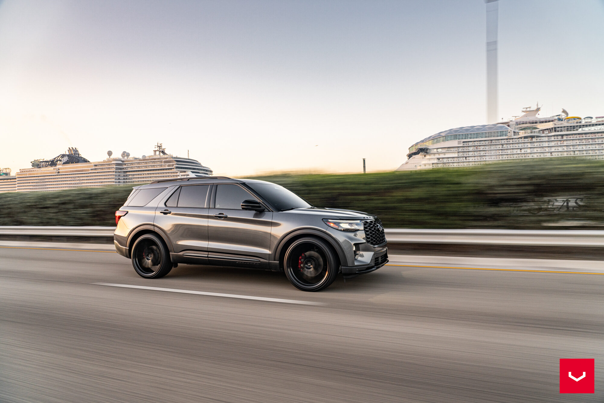 Ford Explorer ST - HFX Series: HFX-4 (5-Lug) - Vossen Wheels