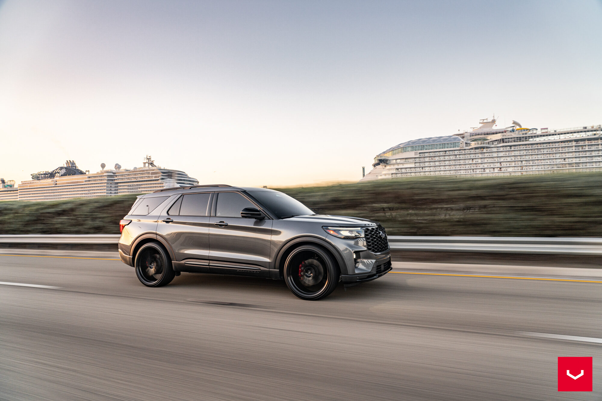 Ford Explorer ST - HFX Series: HFX-4 (5-Lug) - Vossen Wheels