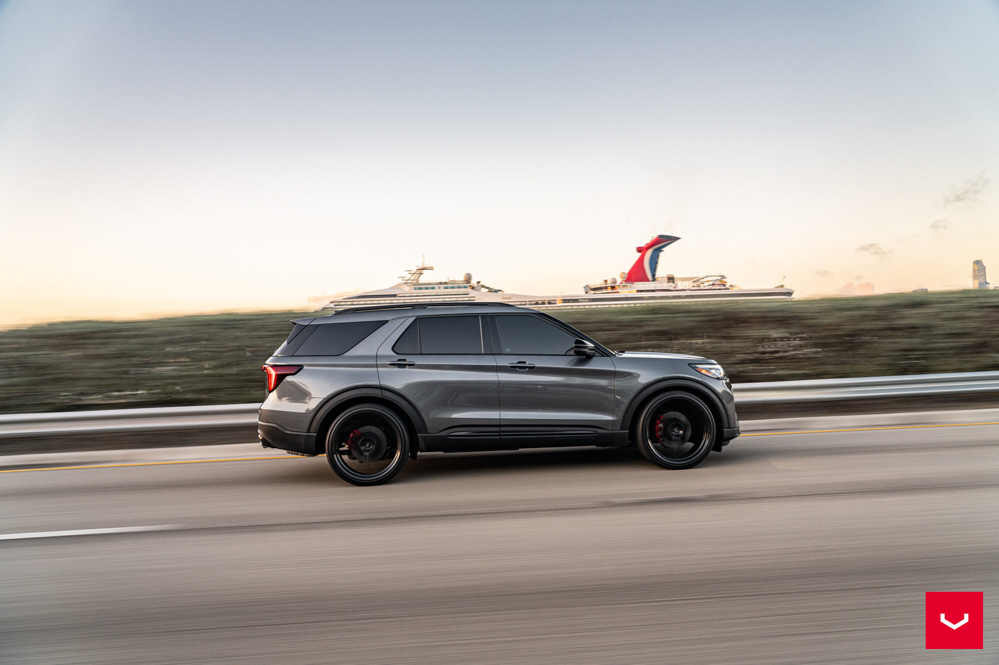 Ford Explorer ST - HFX Series: HFX-4 (5-Lug) - Vossen Wheels