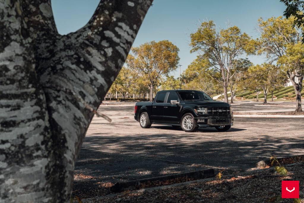 Ford F-150 - Hybrid Forged Series: HFX-2 (6-Lug) - Vossen Wheels